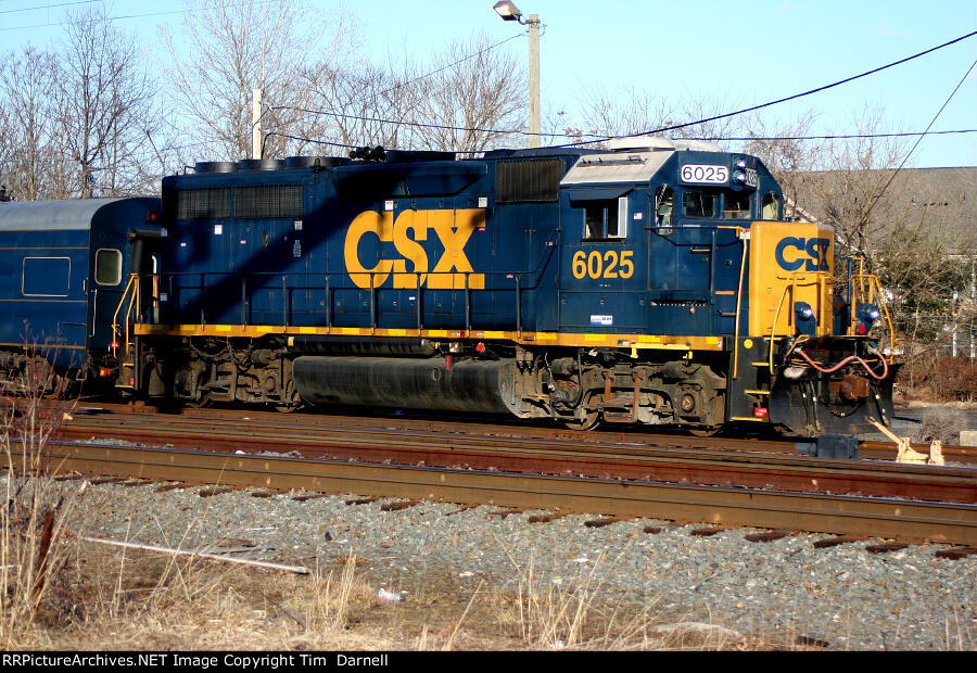 CSX 6025 on geometry train W-001